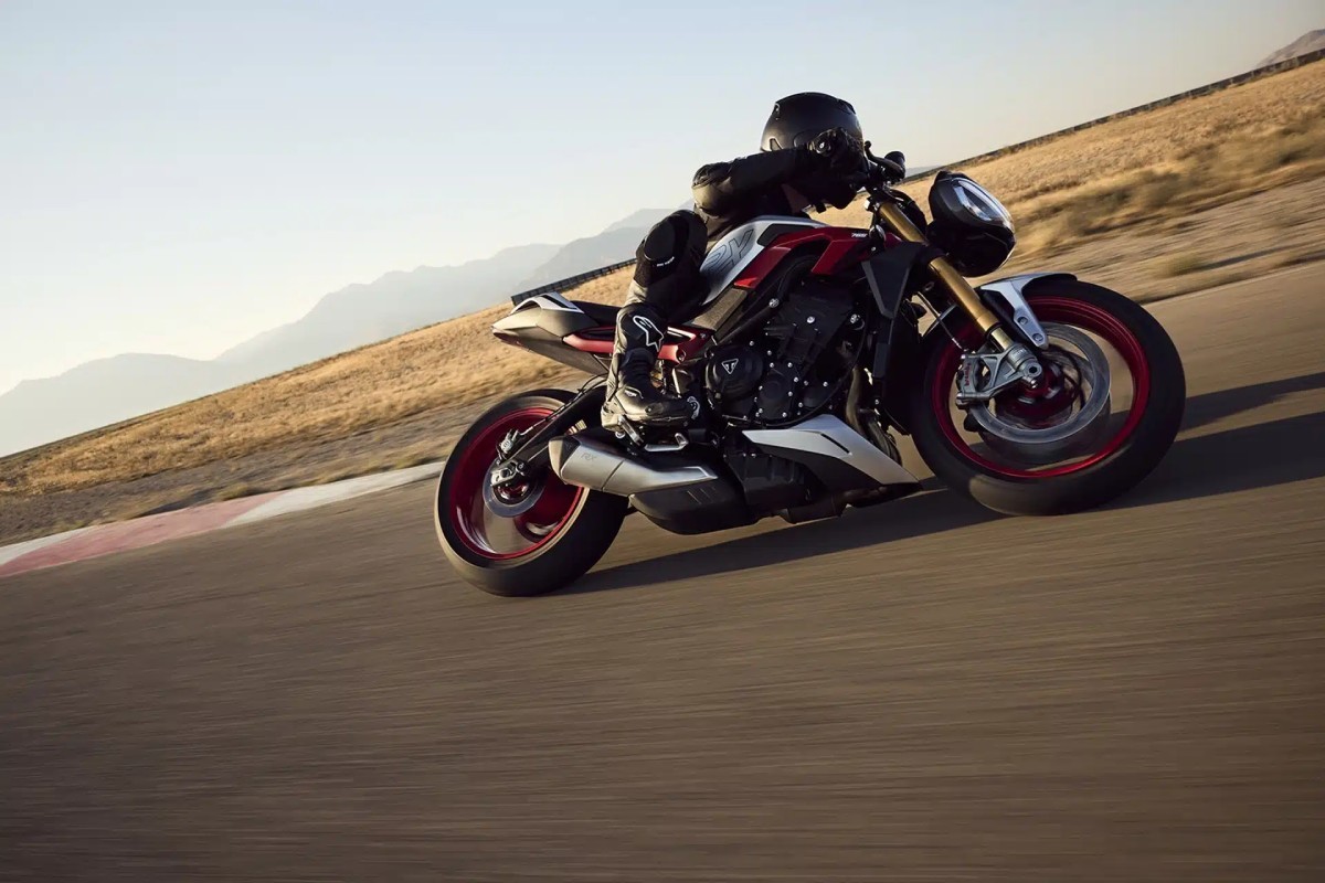 Triumph lanza las ediciones deportivas Street Triple 765 RX y Street ...