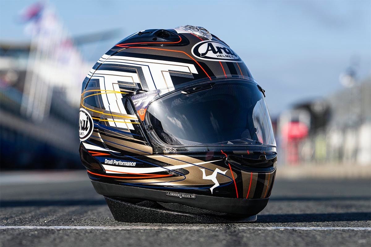 Arai porta el espíritu del Tourist Trophy en una nueva edición limitada ...