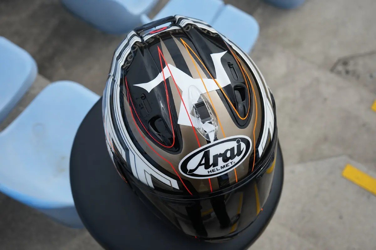 Arai porta el espíritu del Tourist Trophy en una nueva edición limitada ...